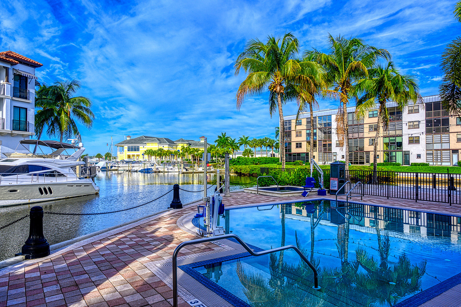 Foto By George - Naples Bay Resort