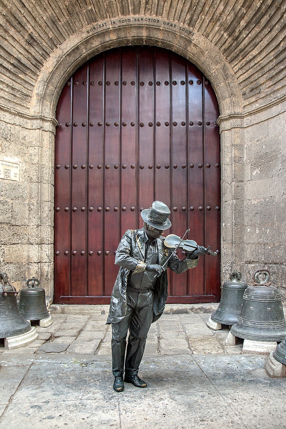 Bronzed mime - Jim Zuckerman photography & photo tours