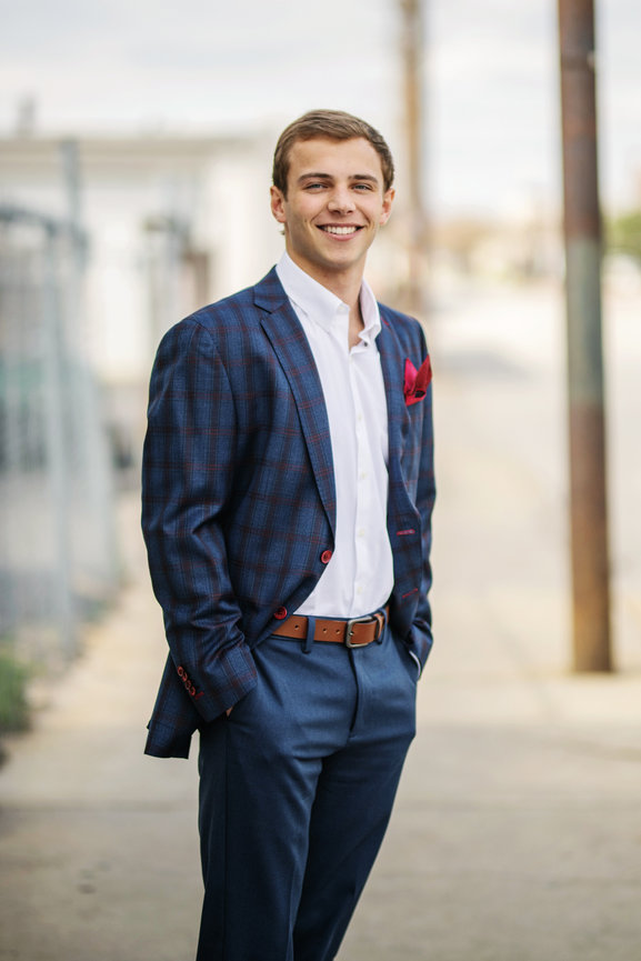 Looks I love - a guy in a suit! Senior portrait wardrobe ideas - Kansas ...