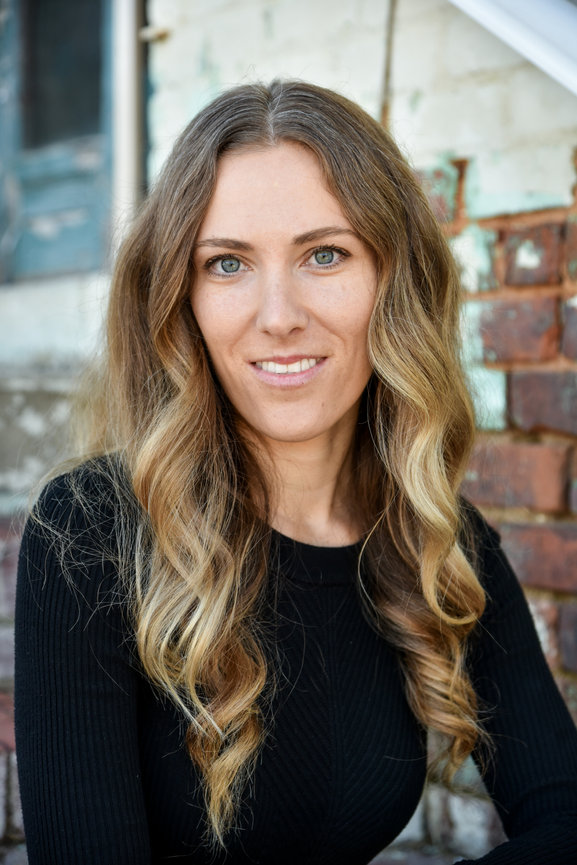 PROFESSIONAL HEADSHOTS - Moments by Heather Edmunds & Company