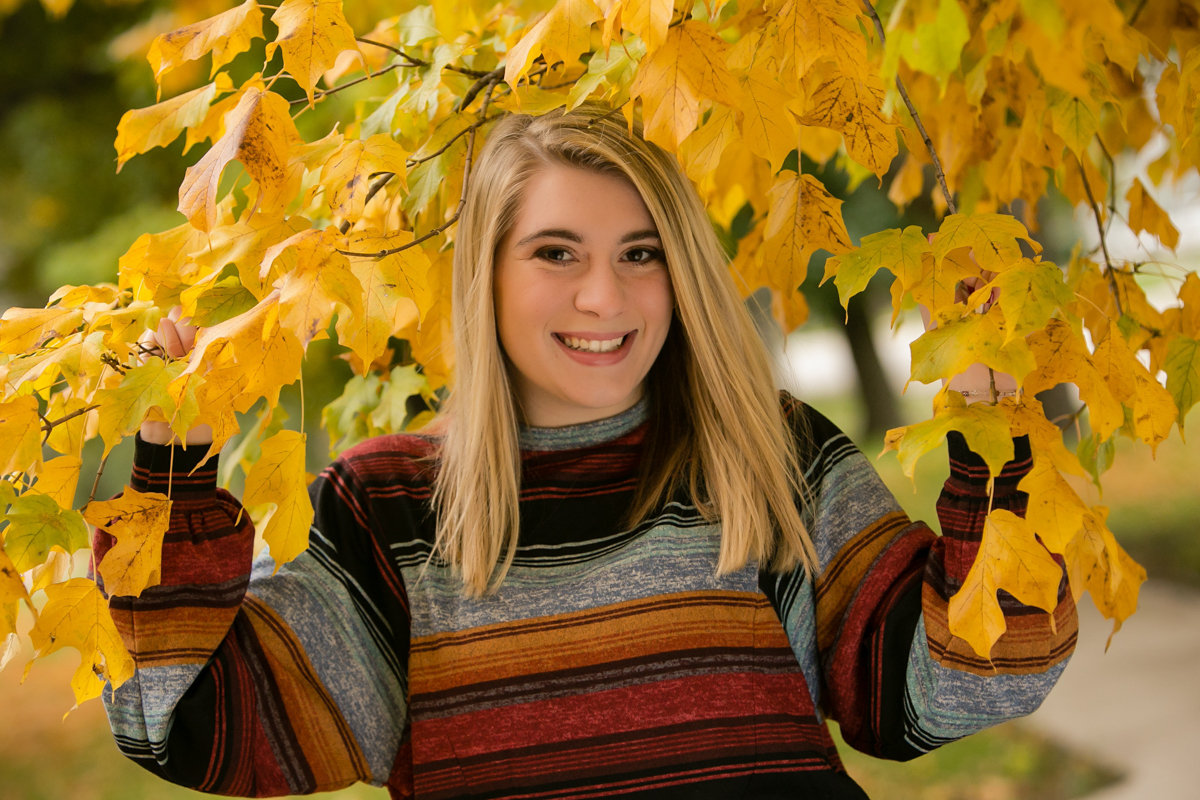 5 Tips on Styling your Fall Senior Pictures - InSite Creatives