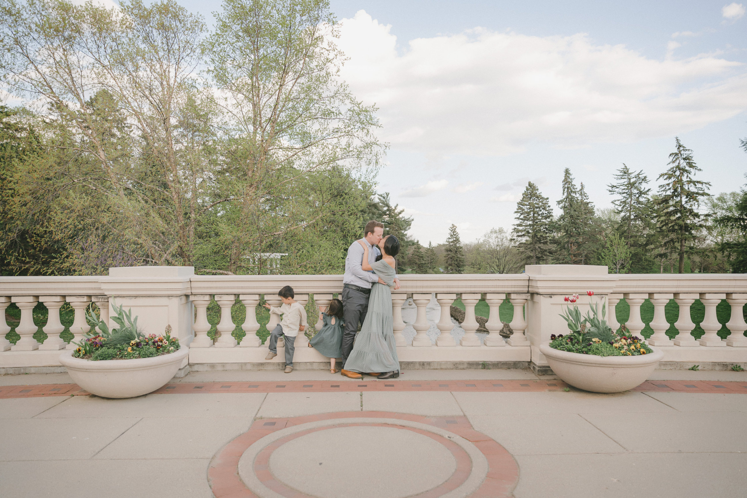 Top 5 Places To Take Your Family Photos In The Spring