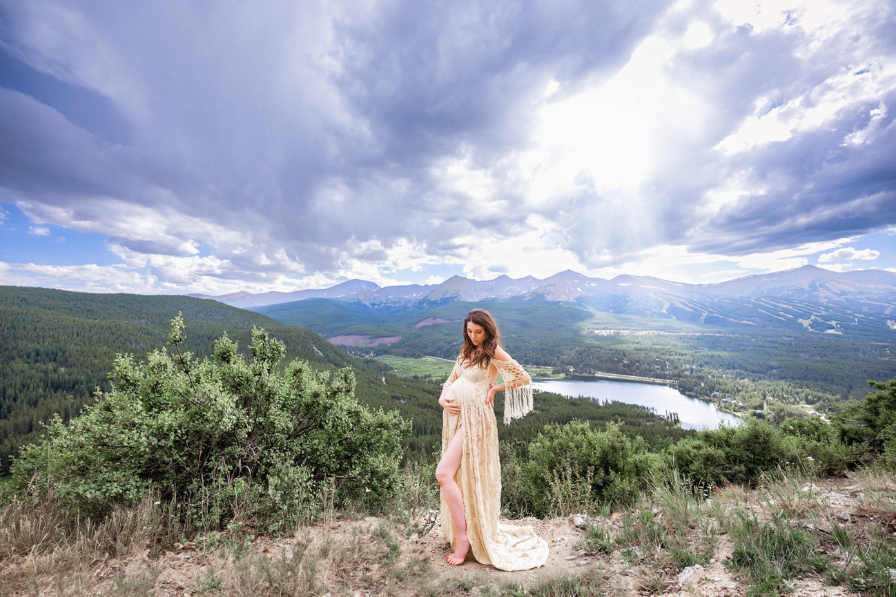 Destination Maternity in Colorado - Kelli Carrico Photography