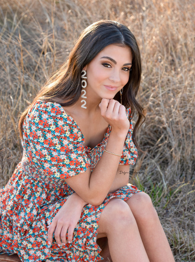 Creative Ideas and Props For Your Senior Session - Delynn Photography