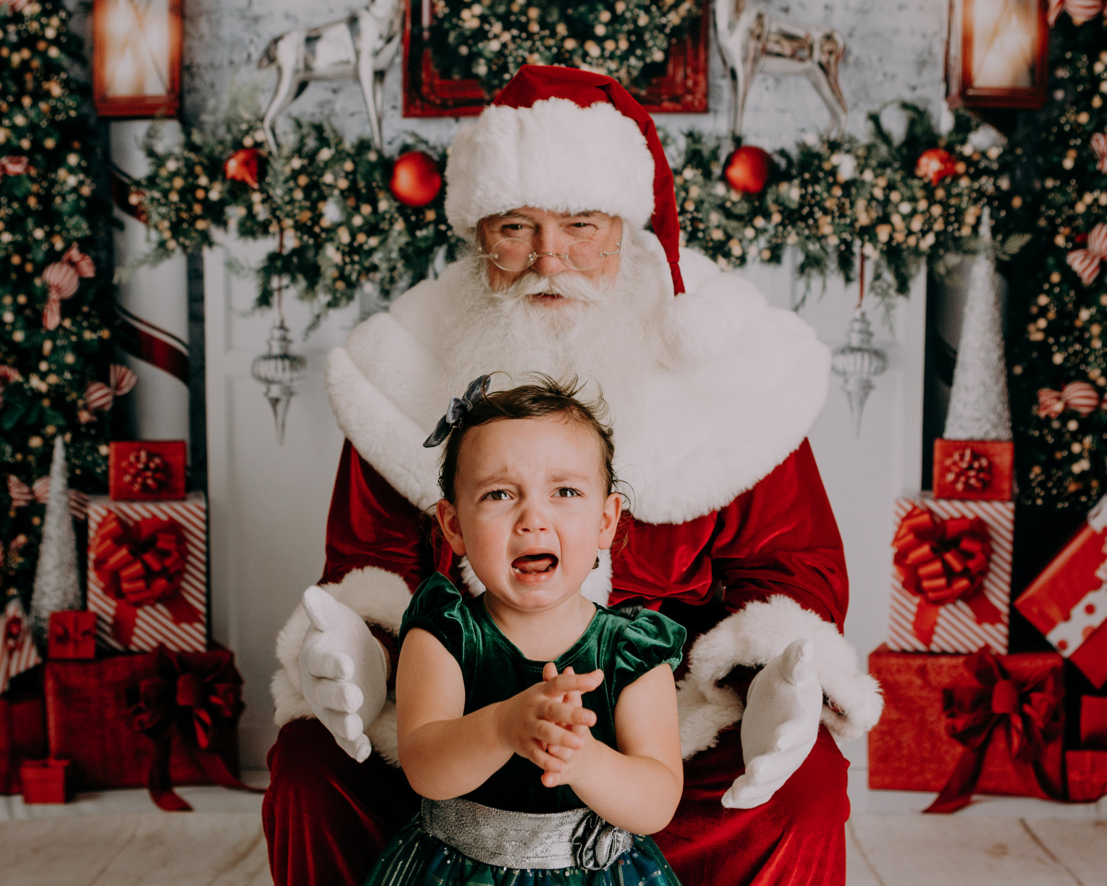 Phoenix Family Photographer-Santa Sessions Booking Now
