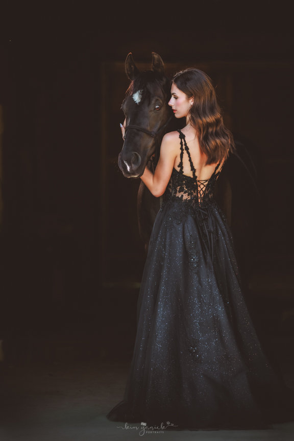 Capturing Cayle's Graduation - Kim Yanick Portraits