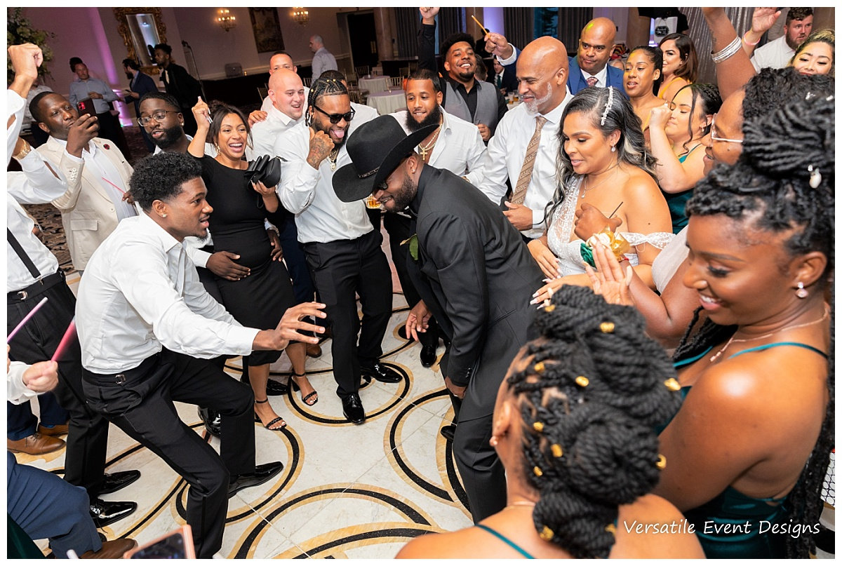 Professional DJ Services Can Make Or Break The Party: Here’s How!